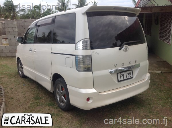 Toyota Van (2006) for Sale in Lautoka Fiji